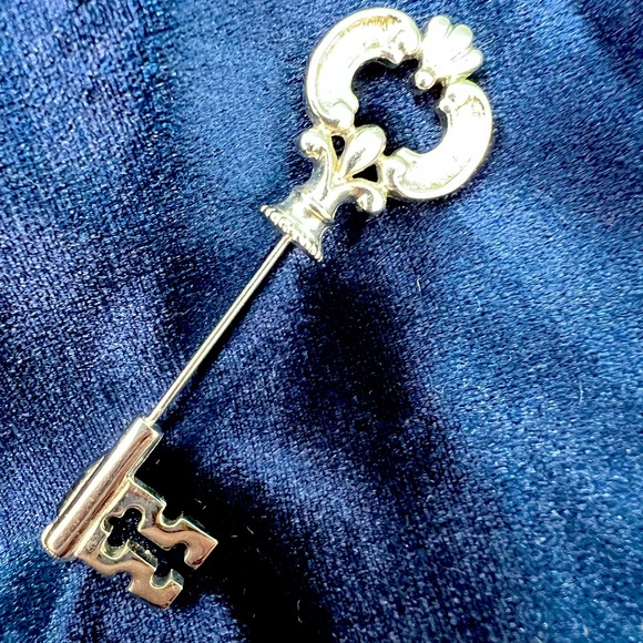 Avon | Jewelry | Vintage Avon Ornate Key Stickpin | Poshmark